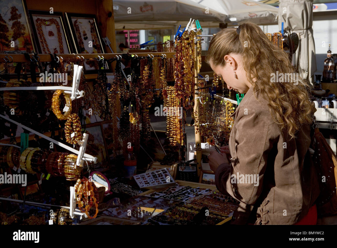 Amber market hi-res stock photography and images - Alamy