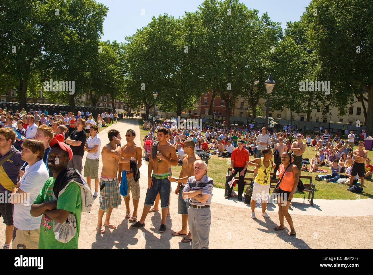 England football crowd cheering hi-res stock photography and images - Alamy