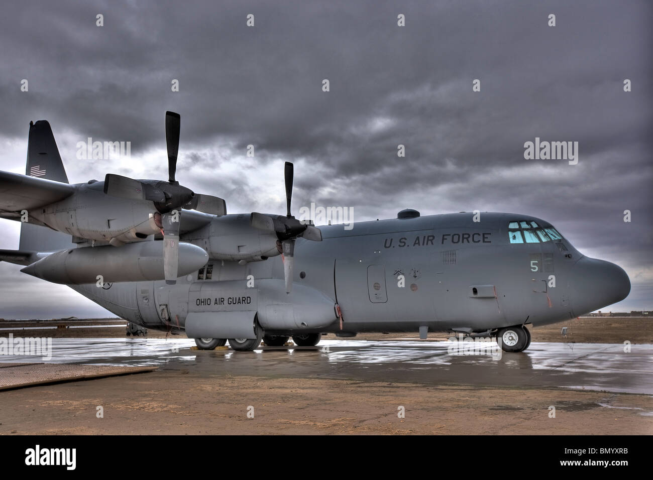 C 130 hercules cargo aircraft hi-res stock photography and images - Alamy