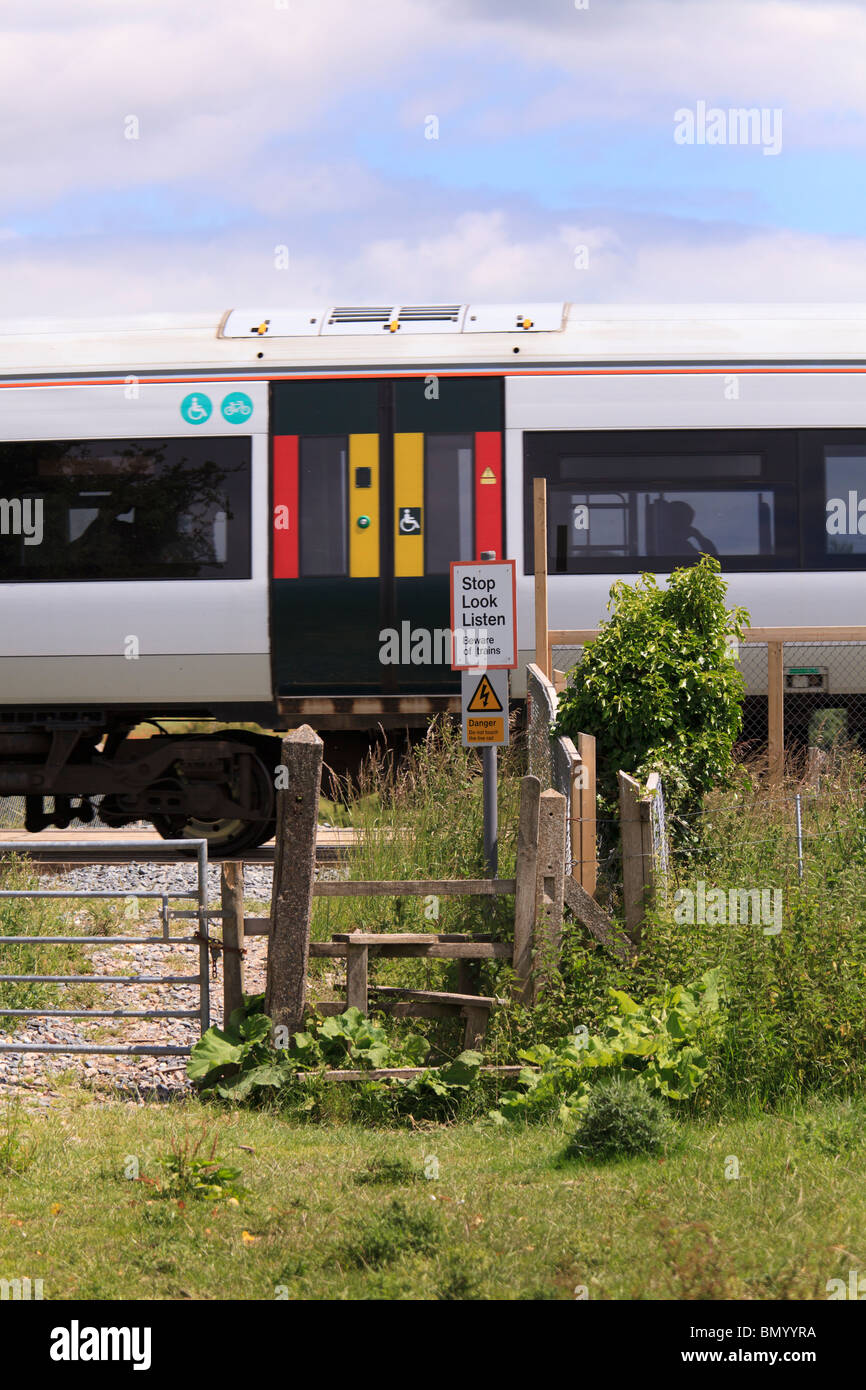 Pedestrian crossing signs hi-res stock photography and images - Alamy