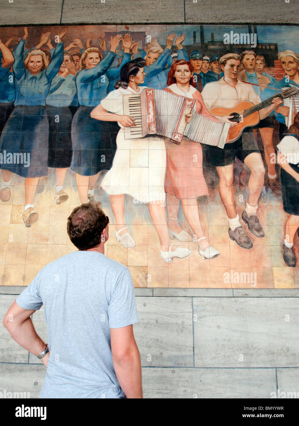 Berlin socialist mural propaganda hi-res stock photography and images ...