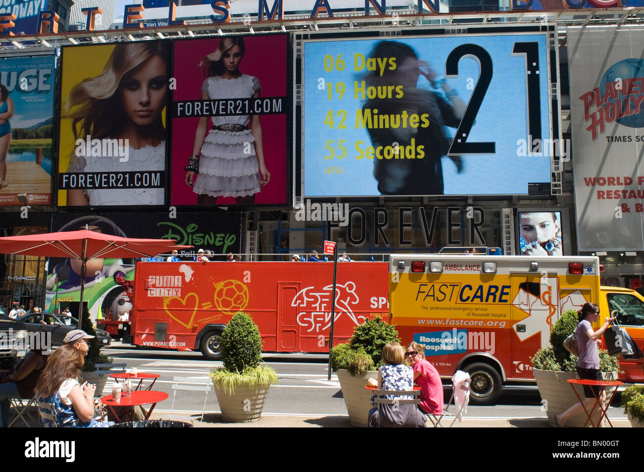 The as yet unfinished Forever 21 store located in the old Virgin ...