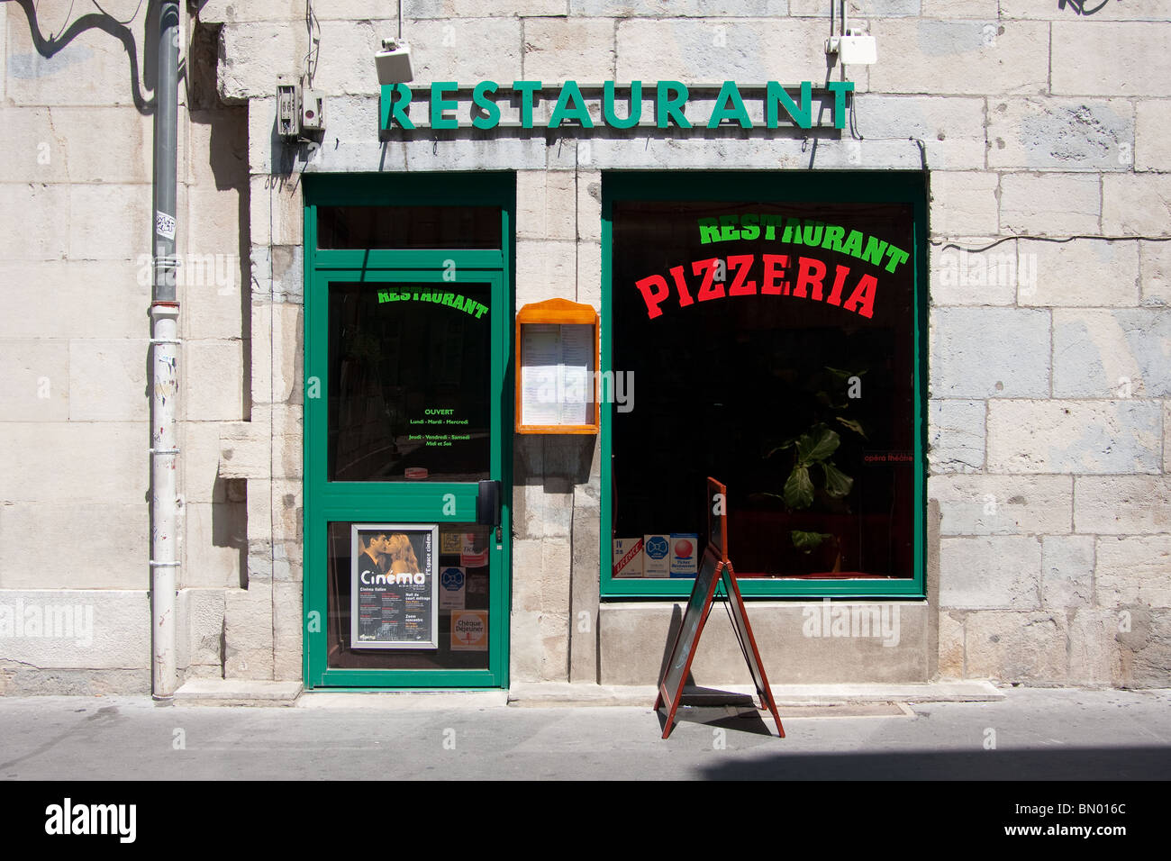 pizzeria pizza restaurant shop front door doorway Stock Photo - Alamy