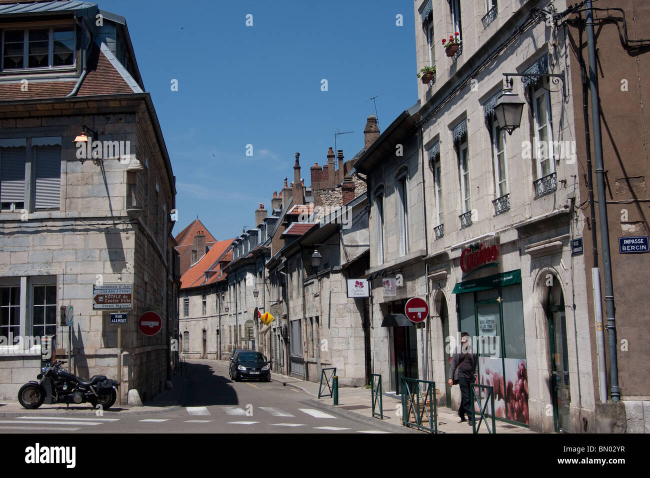 Old shop front hi-res stock photography and images - Alamy