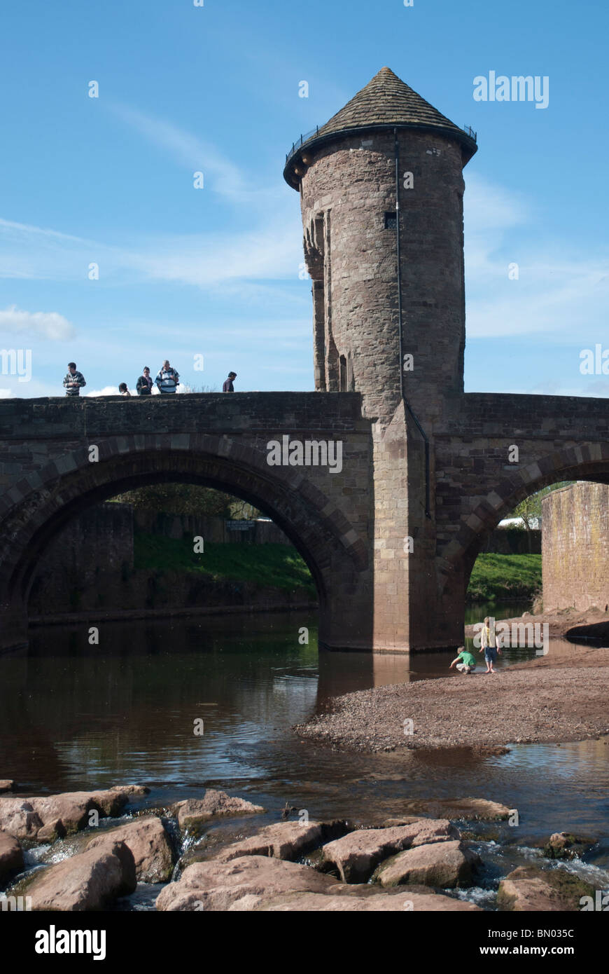 Historic Monnow stone bridge across the river Wye at Monmouth (Wales ...
