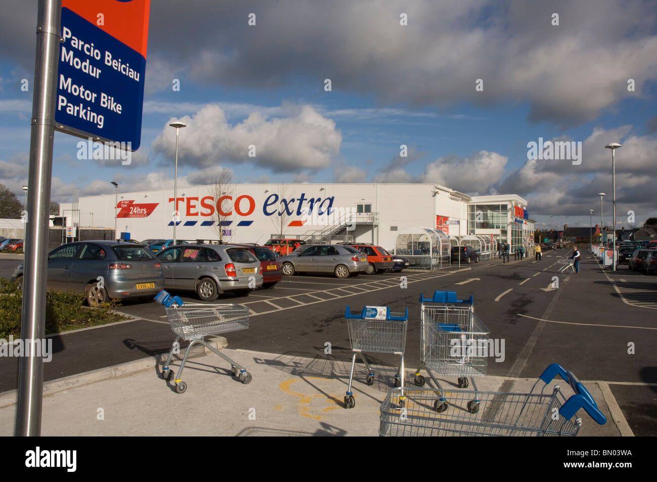 Tesco extra superstore hi-res stock photography and images - Alamy