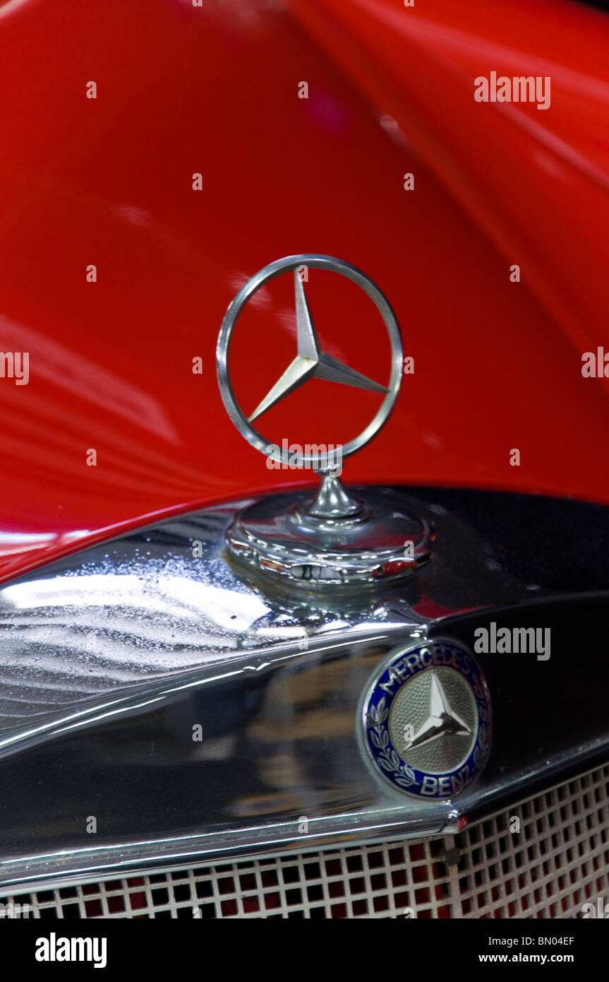 Mercedes benz logo hi-res stock photography and images - Alamy