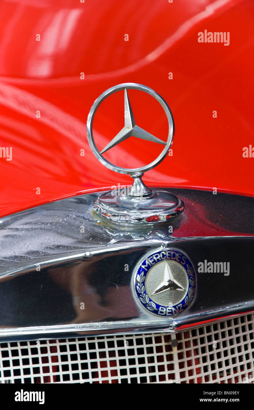 Mercedes benz logo hi-res stock photography and images - Alamy
