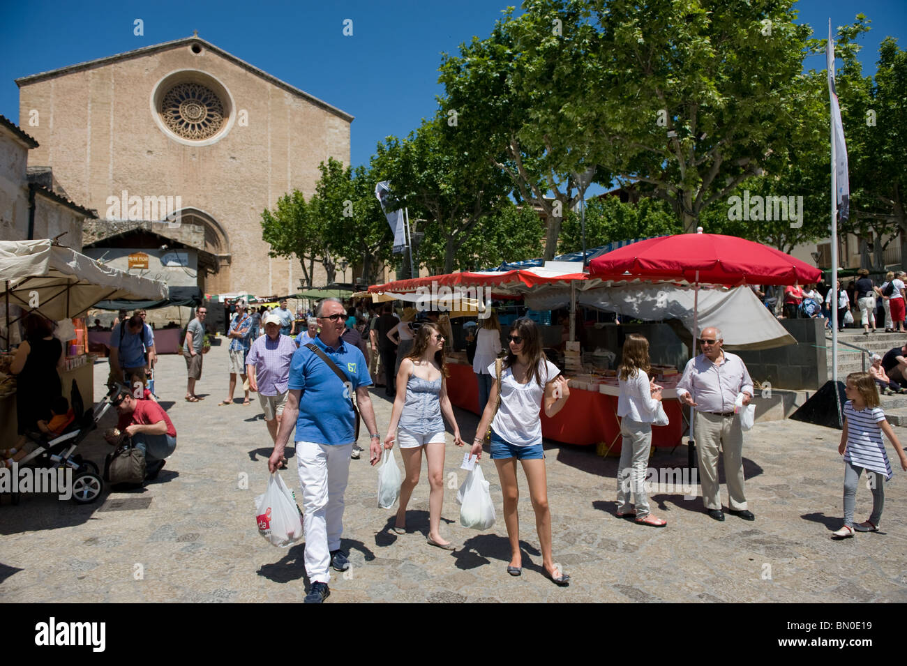 Pollensa old town sunday market hi-res stock photography and images - Alamy