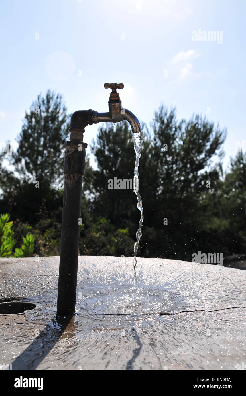 Tap water wasting hi-res stock photography and images - Alamy