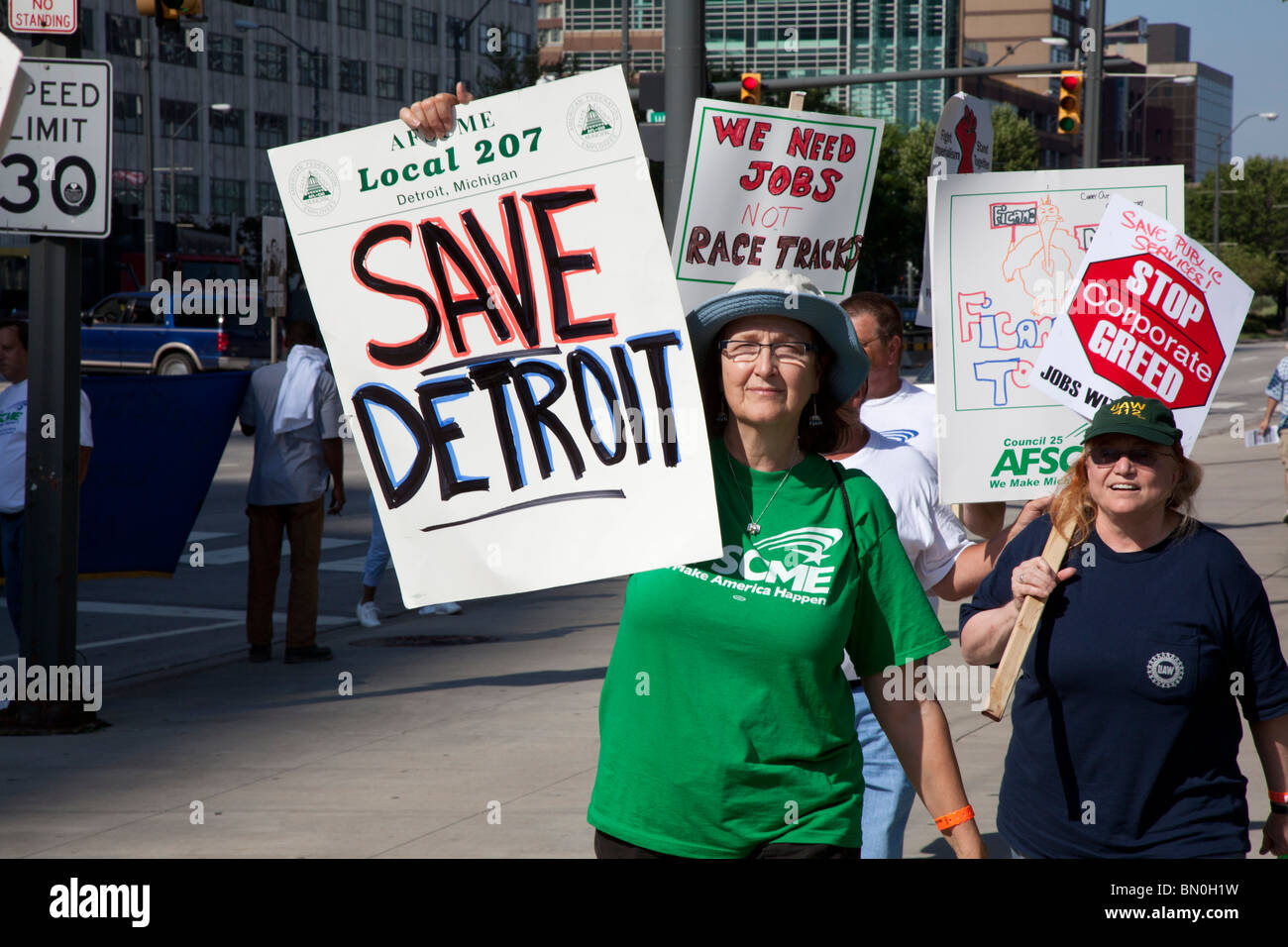 Social city hi-res stock photography and images - Alamy