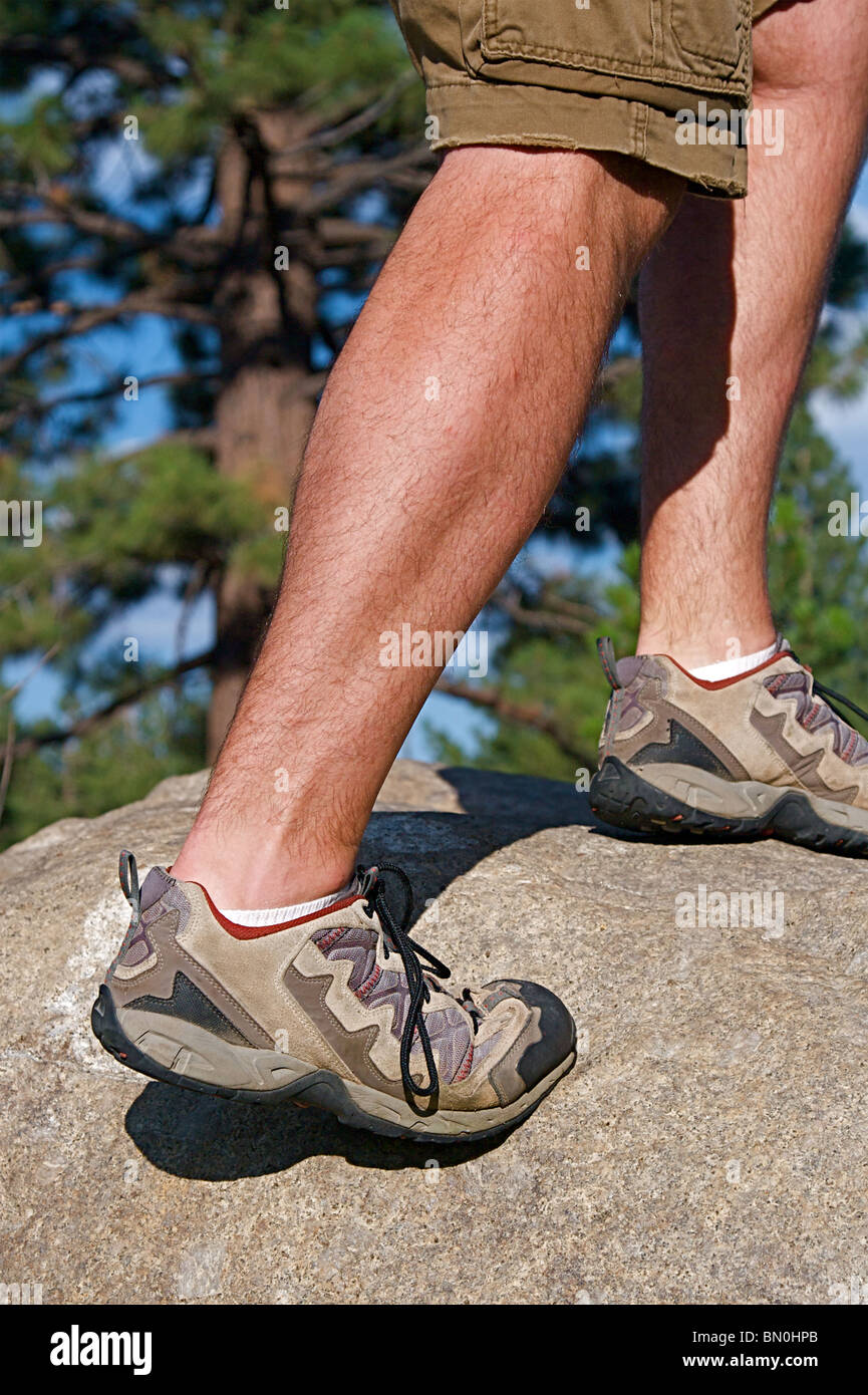 Trail runner climbing a steep rock in his path Stock Photo - Alamy