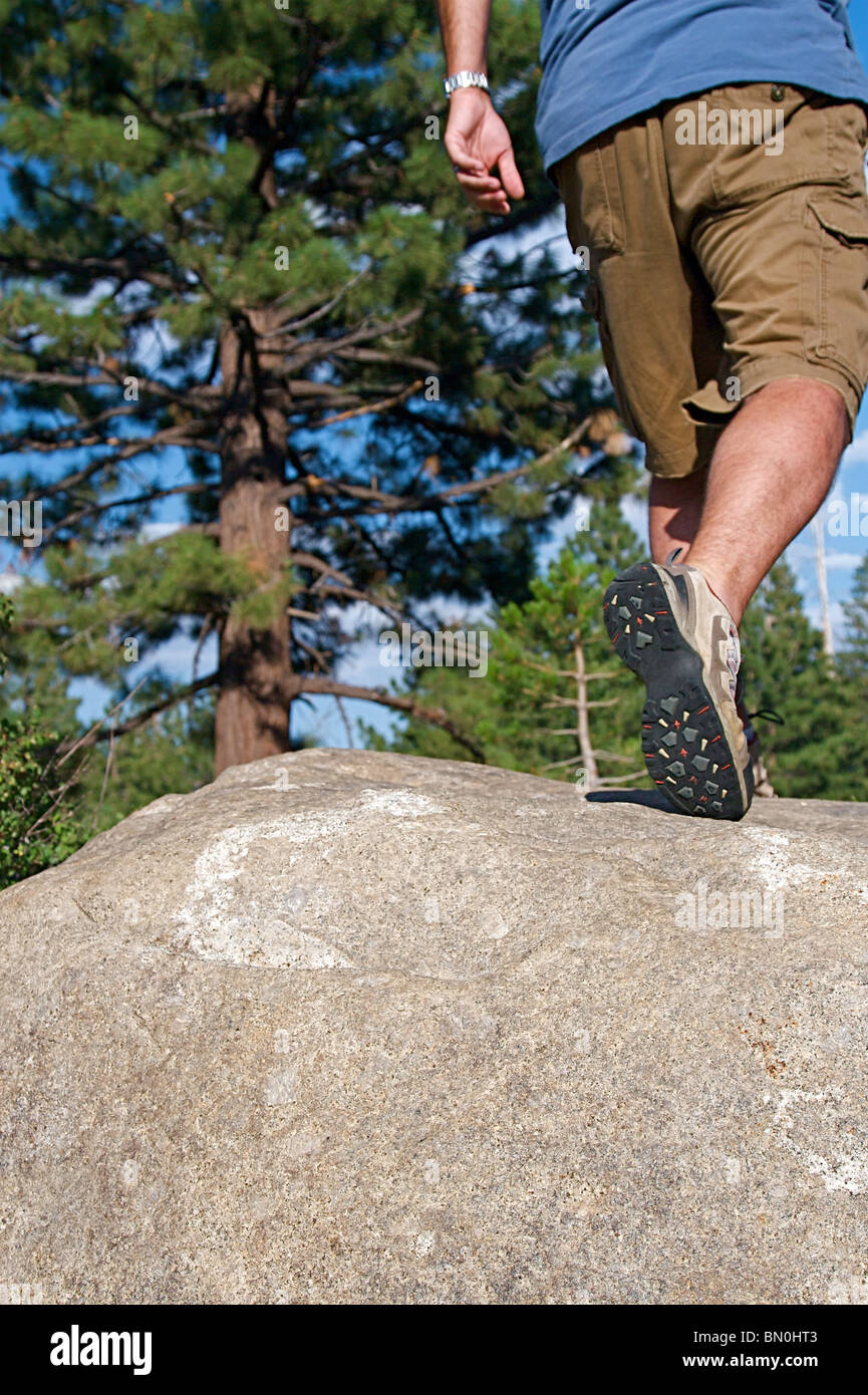 Trail runner climbing a steep rock in his path Stock Photo - Alamy