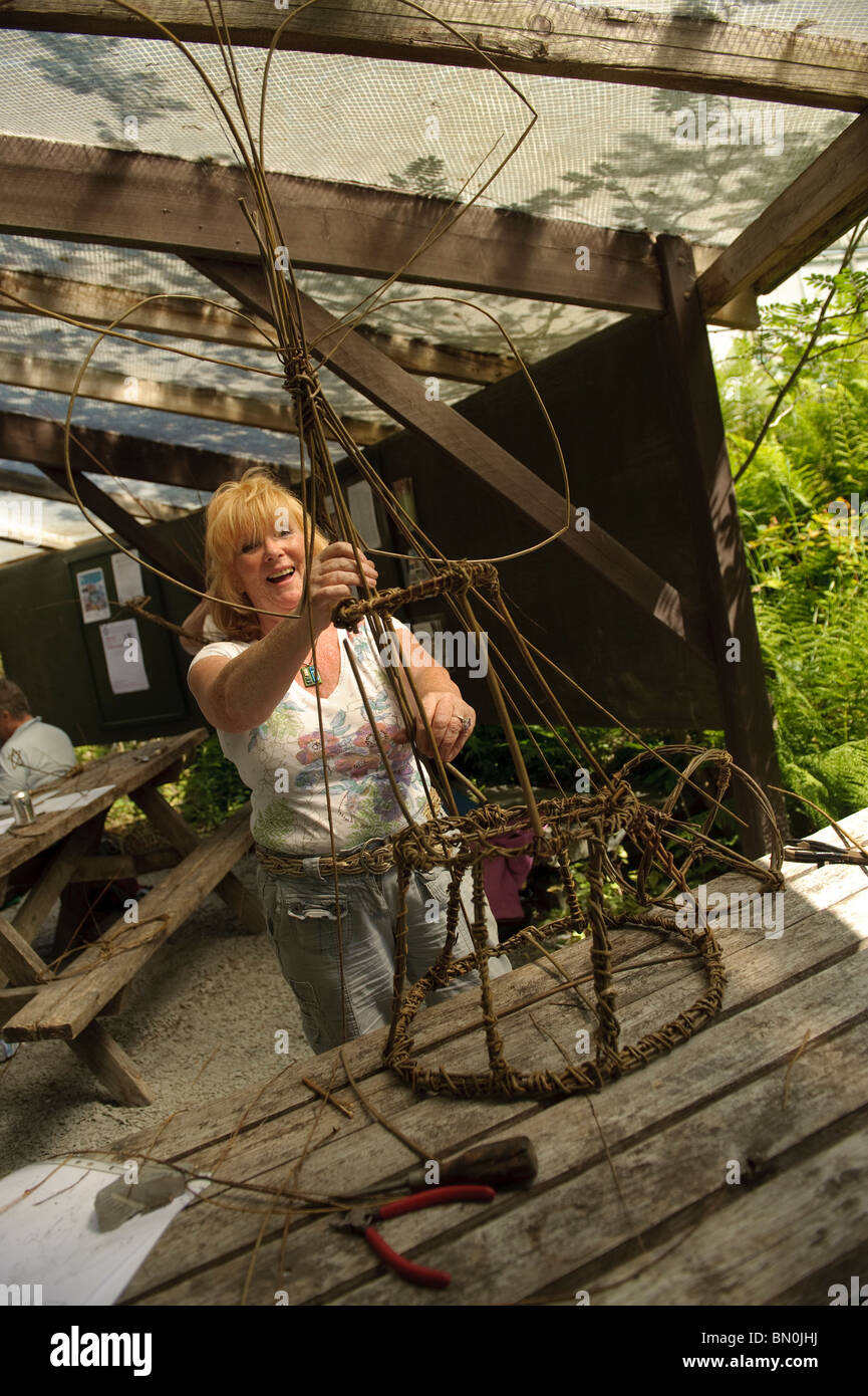 Willow sculpture class hi-res stock photography and images - Alamy
