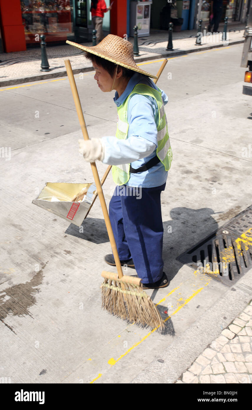 Female road sweeper hi-res stock photography and images - Alamy