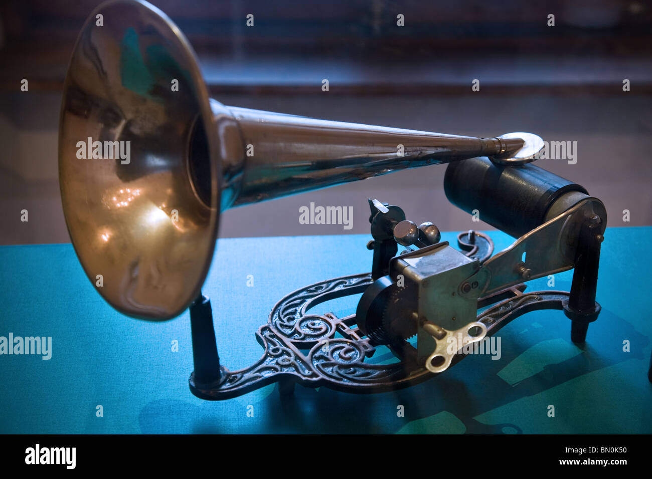 Old phonograph device recording hi-res stock photography and images - Alamy