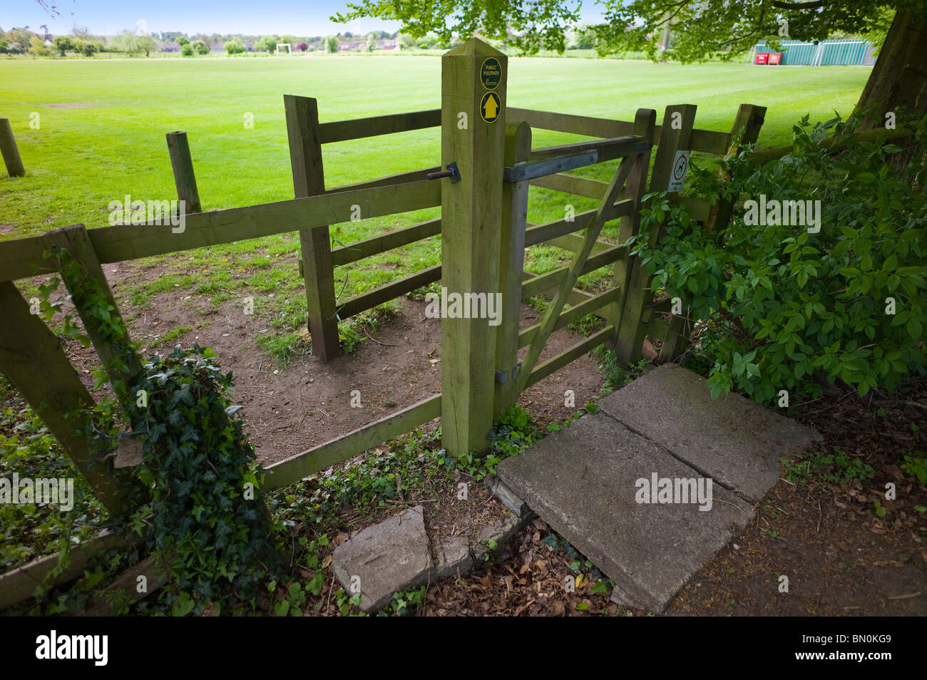 A gate on a footpath Stock Photo - Alamy