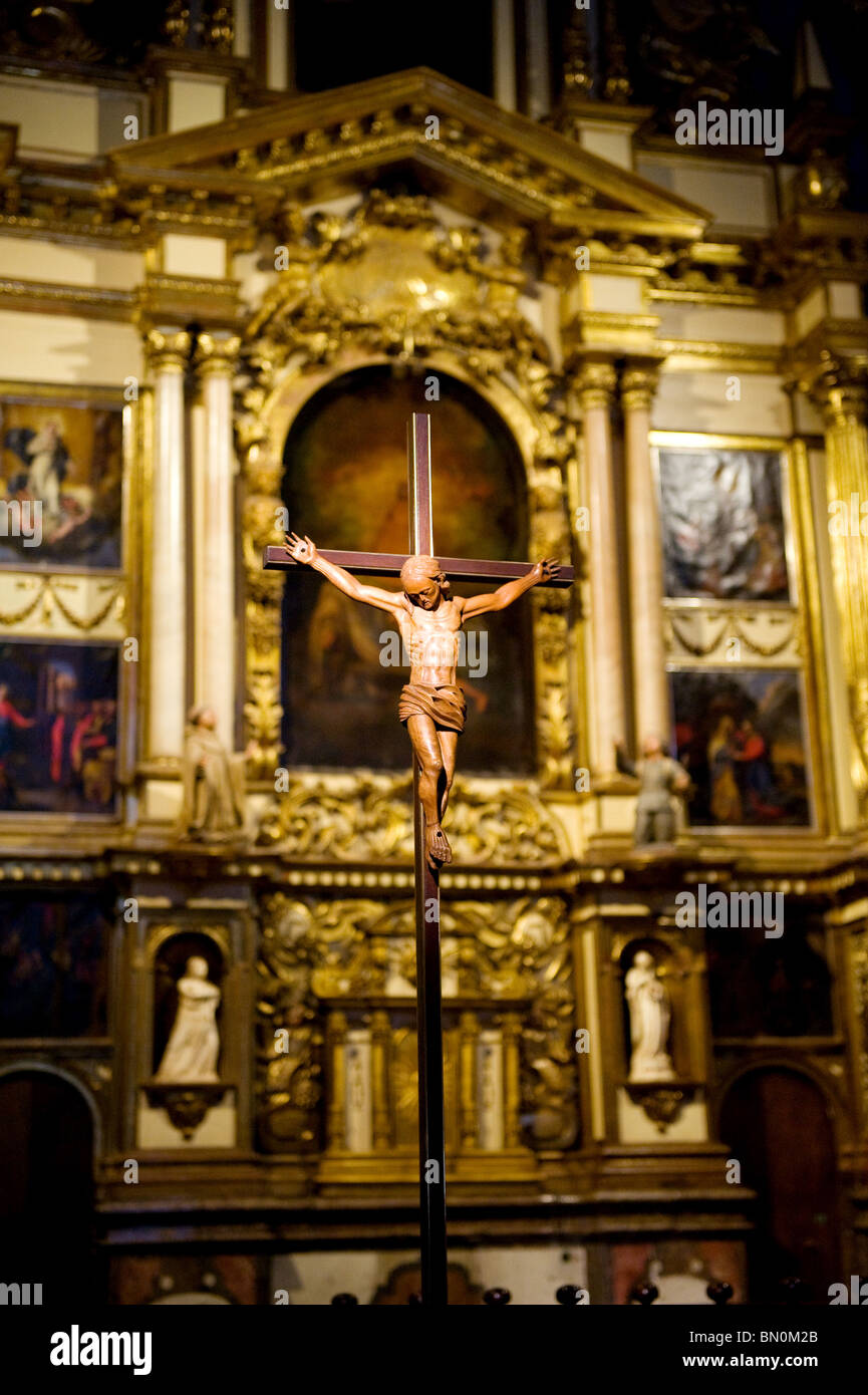 Crucifix and altar inside the basilica hi-res stock photography and ...