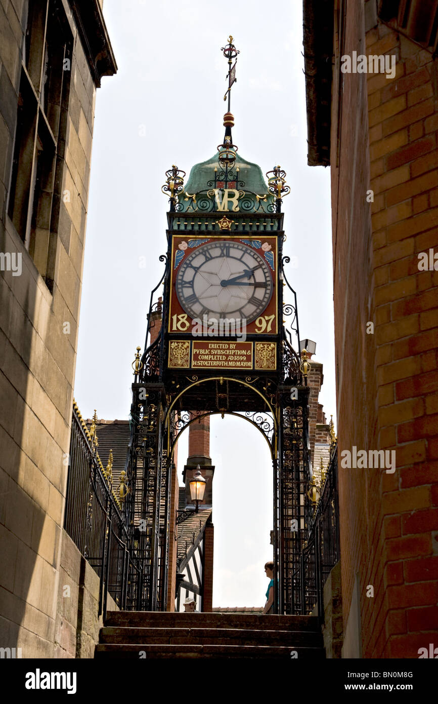 Four sided clock hi-res stock photography and images - Alamy