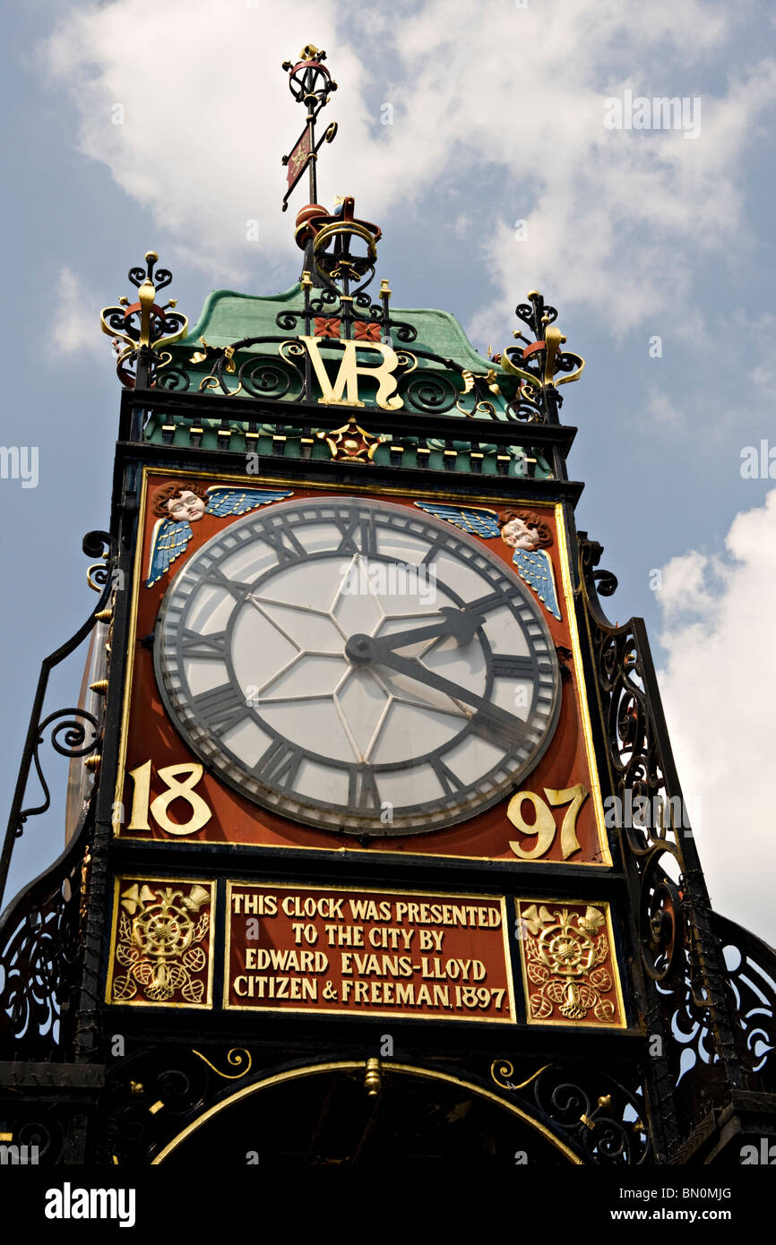 Four sided clock hi-res stock photography and images - Alamy