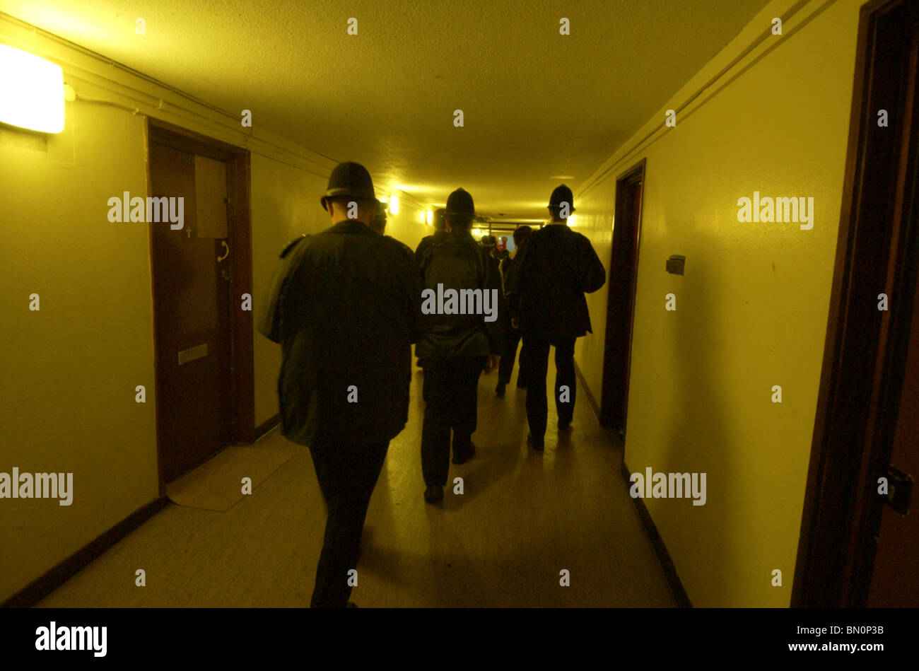 Raid police hi-res stock photography and images - Alamy