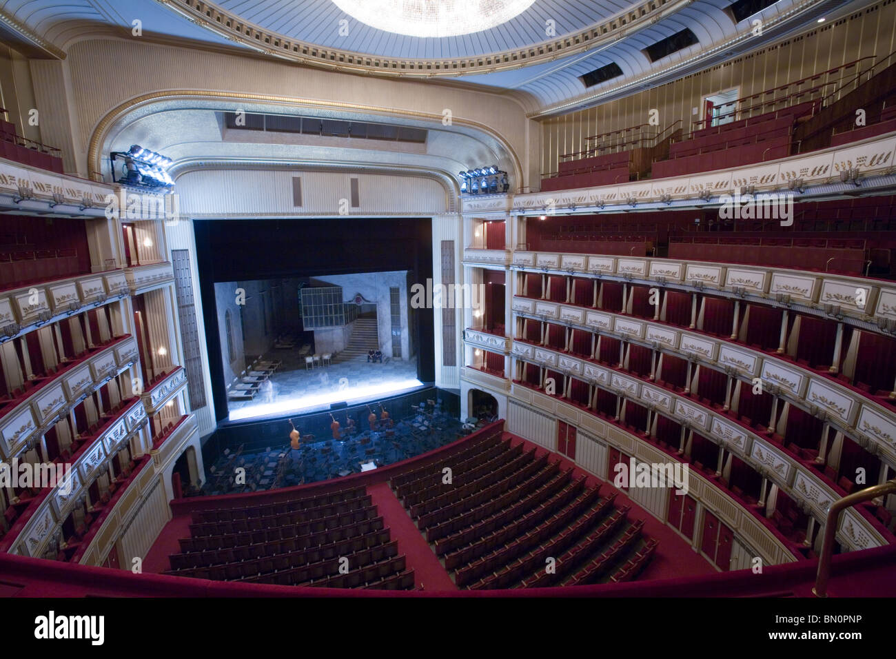 Vienna opera house interior hi-res stock photography and images - Alamy