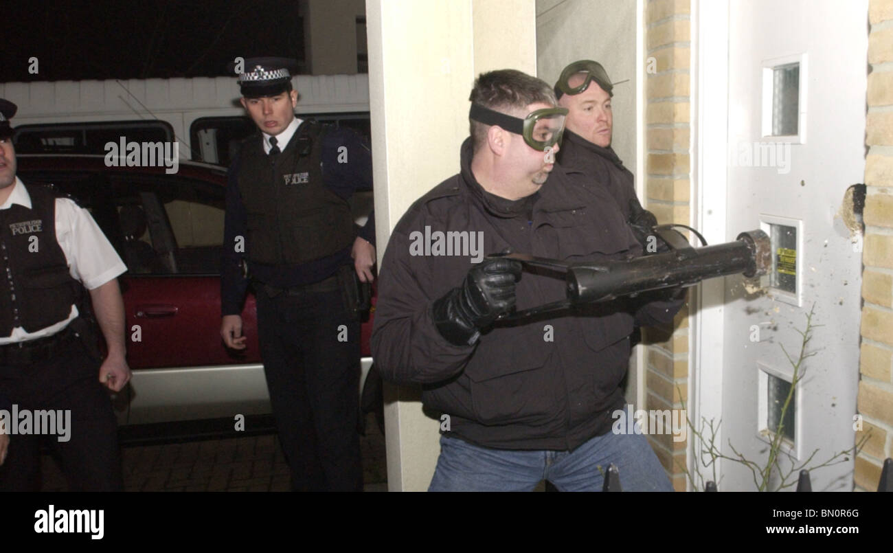 Police raid in north london hi-res stock photography and images - Alamy