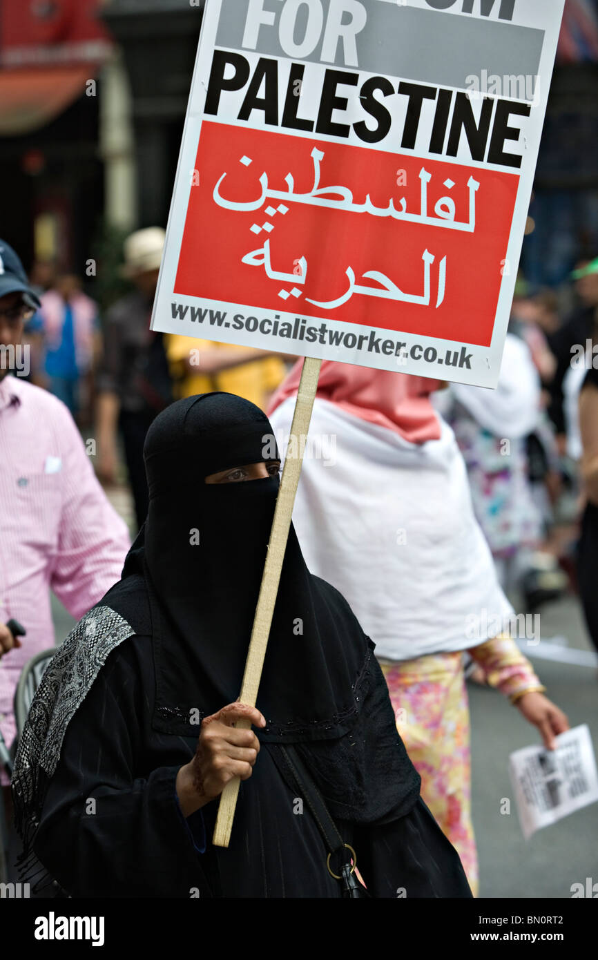 Female antiwar protestor hi-res stock photography and images - Alamy