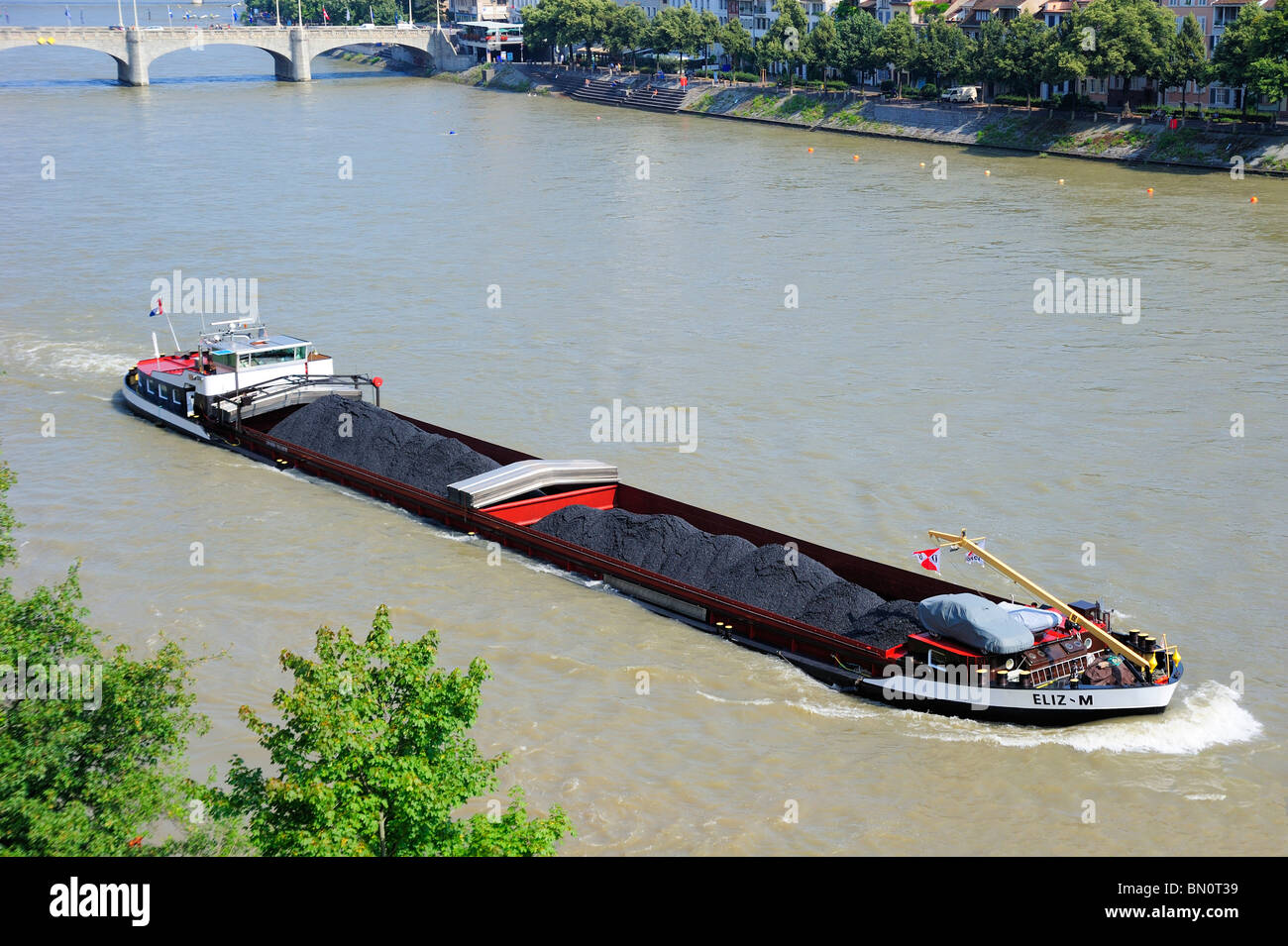 Coal barge hi-res stock photography and images - Alamy