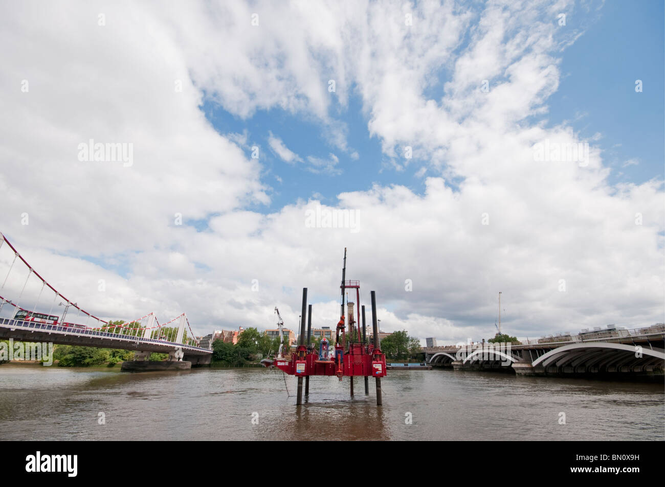 A Jack up rig on the river Thames between Chelsea bridge and Grosvenor ...