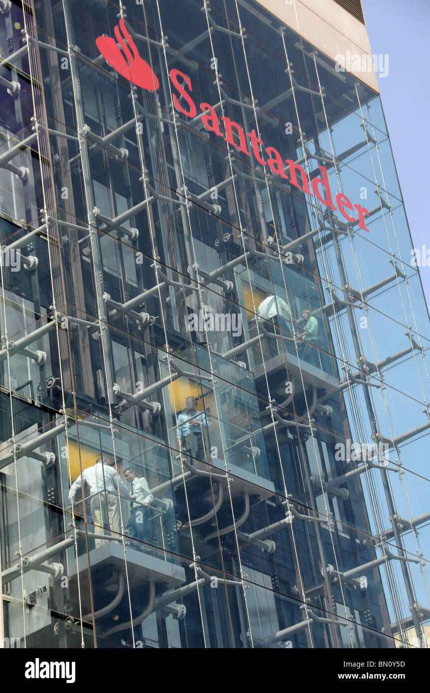 UK STAFF AT ELEVATORS AT SANTANDER HQ IN LONDON Stock Photo - Alamy