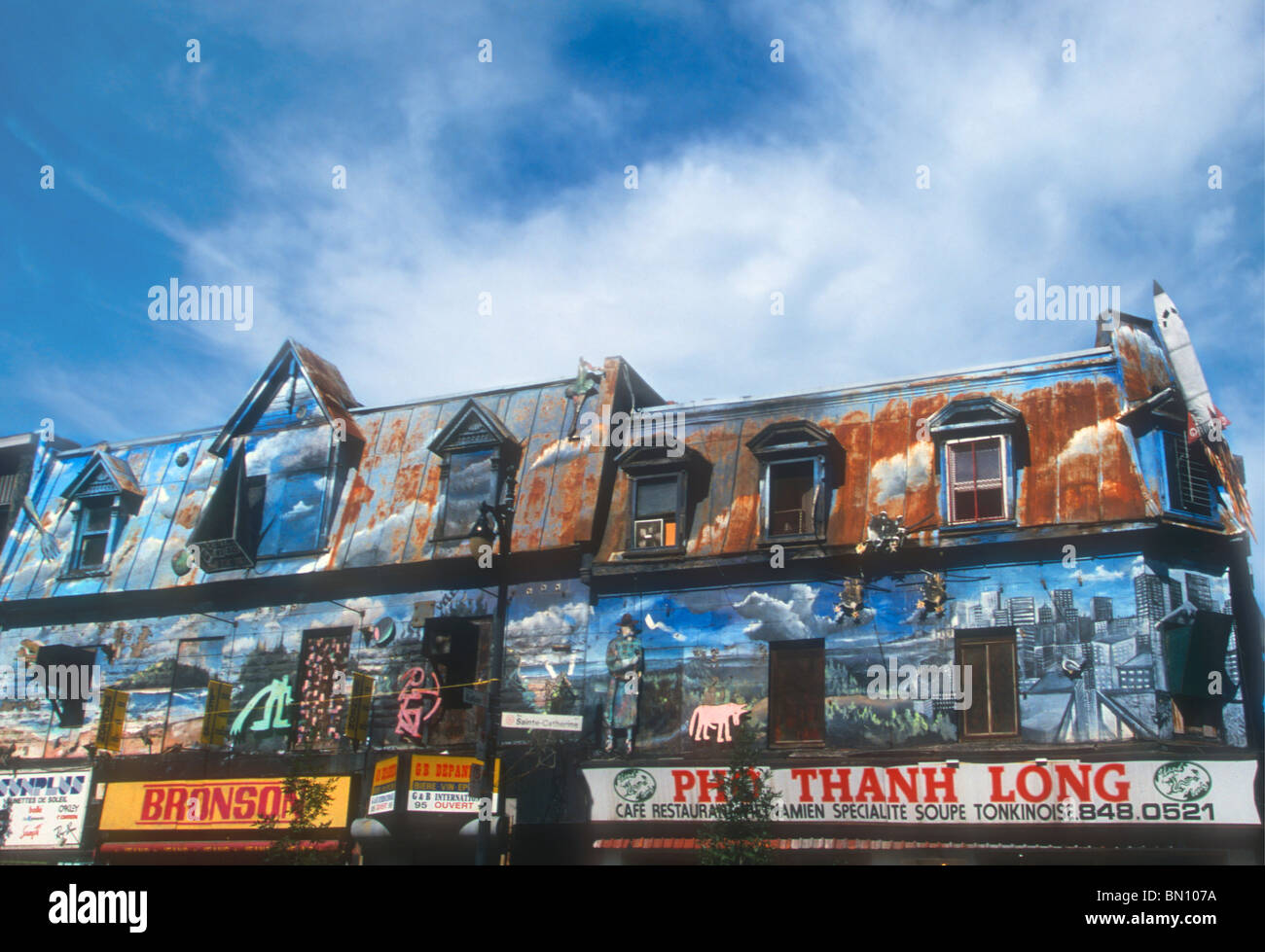 Street level art hi-res stock photography and images - Alamy