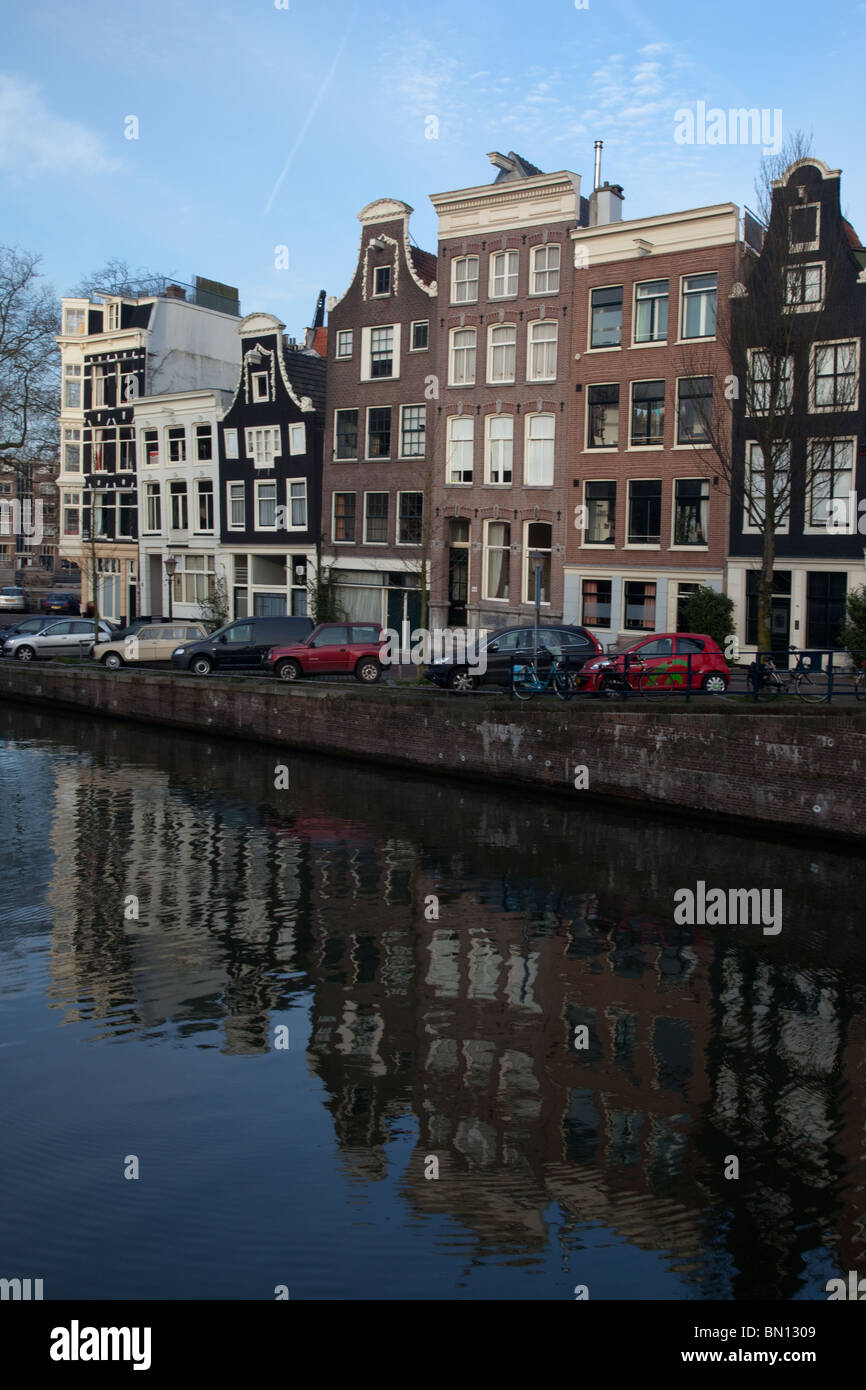Canal side houses hi-res stock photography and images - Alamy