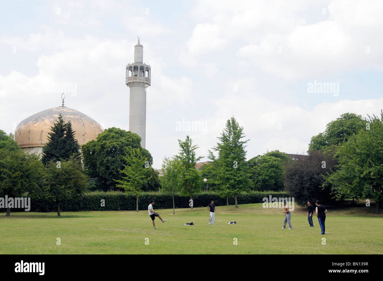 UK YOUNG MUSLIMS PLAYING FOOTBALL AFTER PRAYERS AT REGENT'S PARK MOSQUE ...