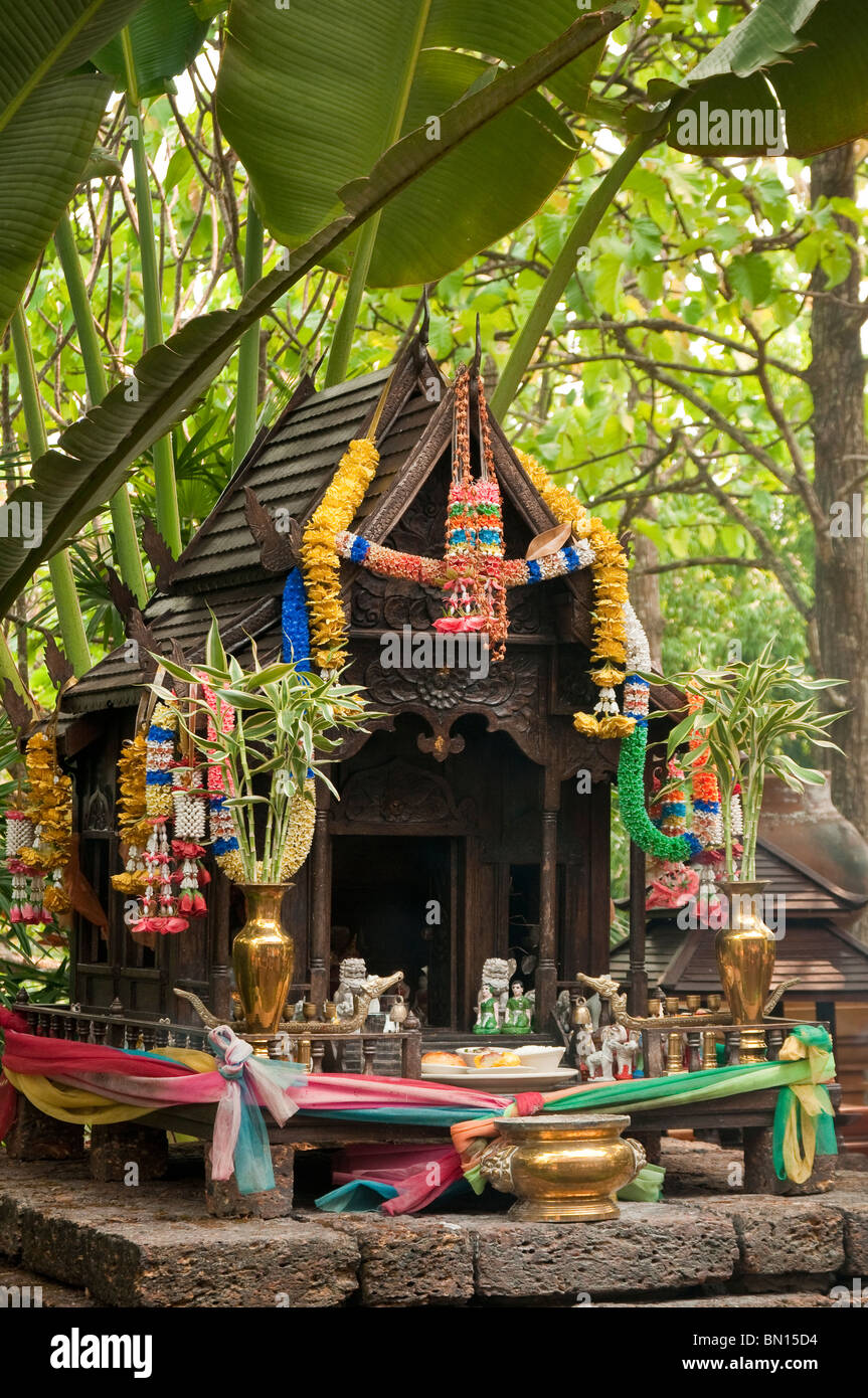 Buddhist shrine hi-res stock photography and images - Alamy