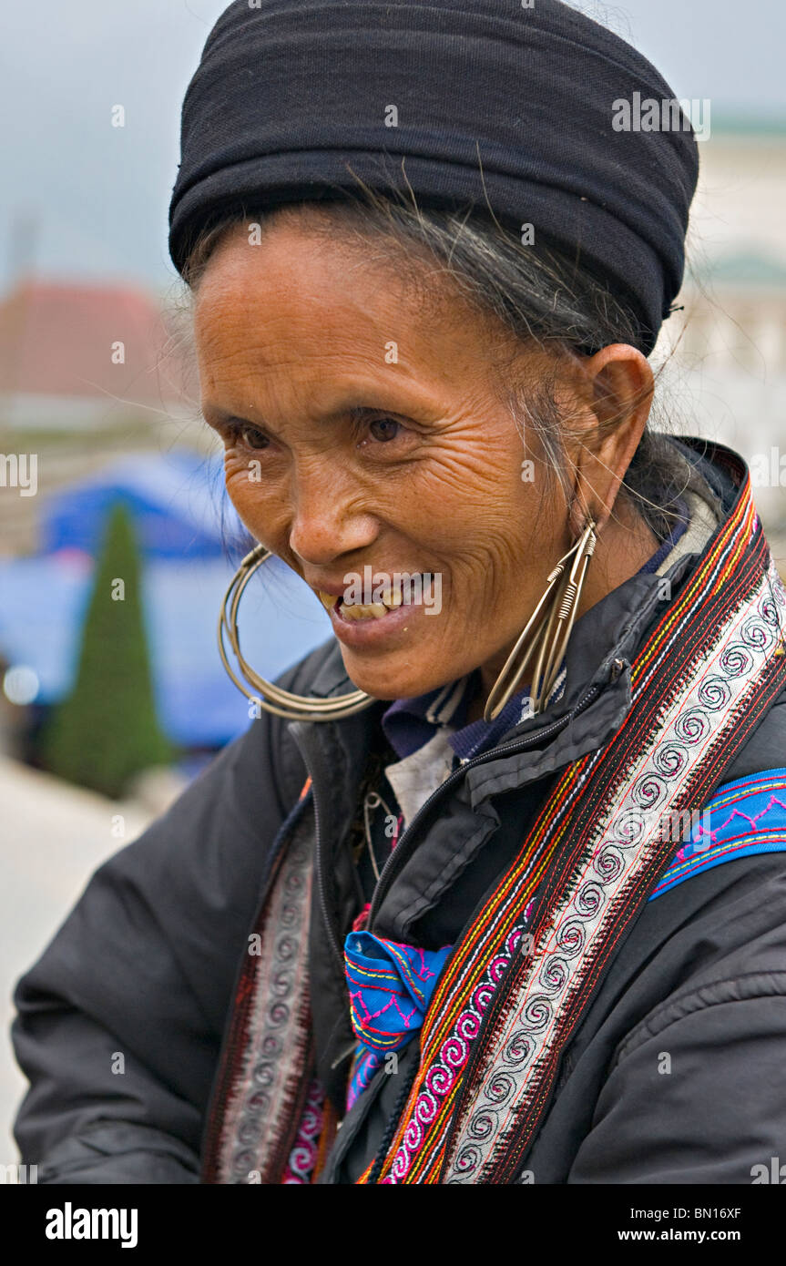 Old hmong woman in vietnam hi-res stock photography and images - Alamy