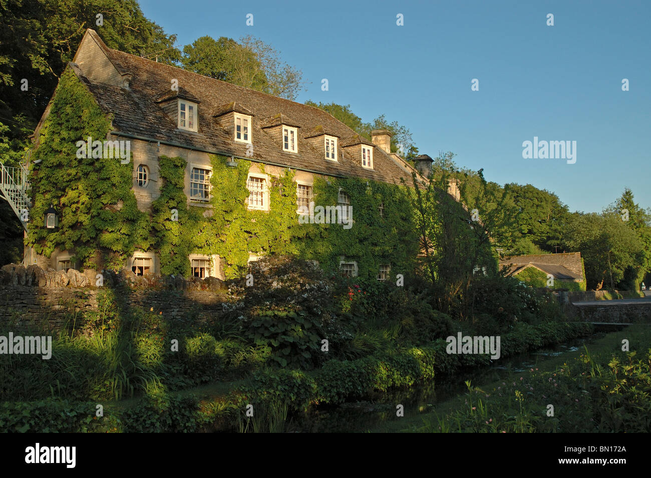 Swan Hotel Bibury Stock Photo - Alamy