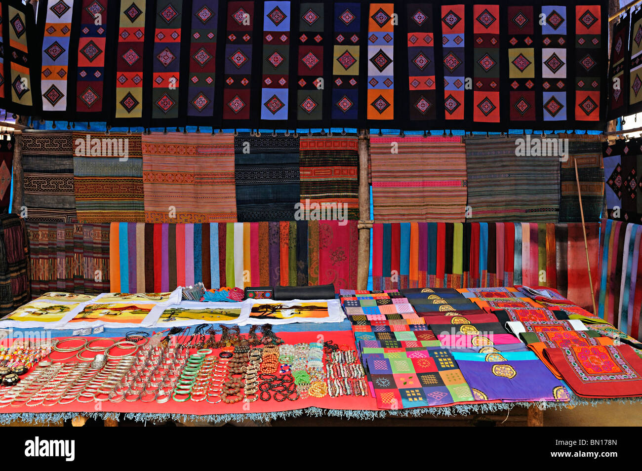 Hmong market hi-res stock photography and images - Alamy