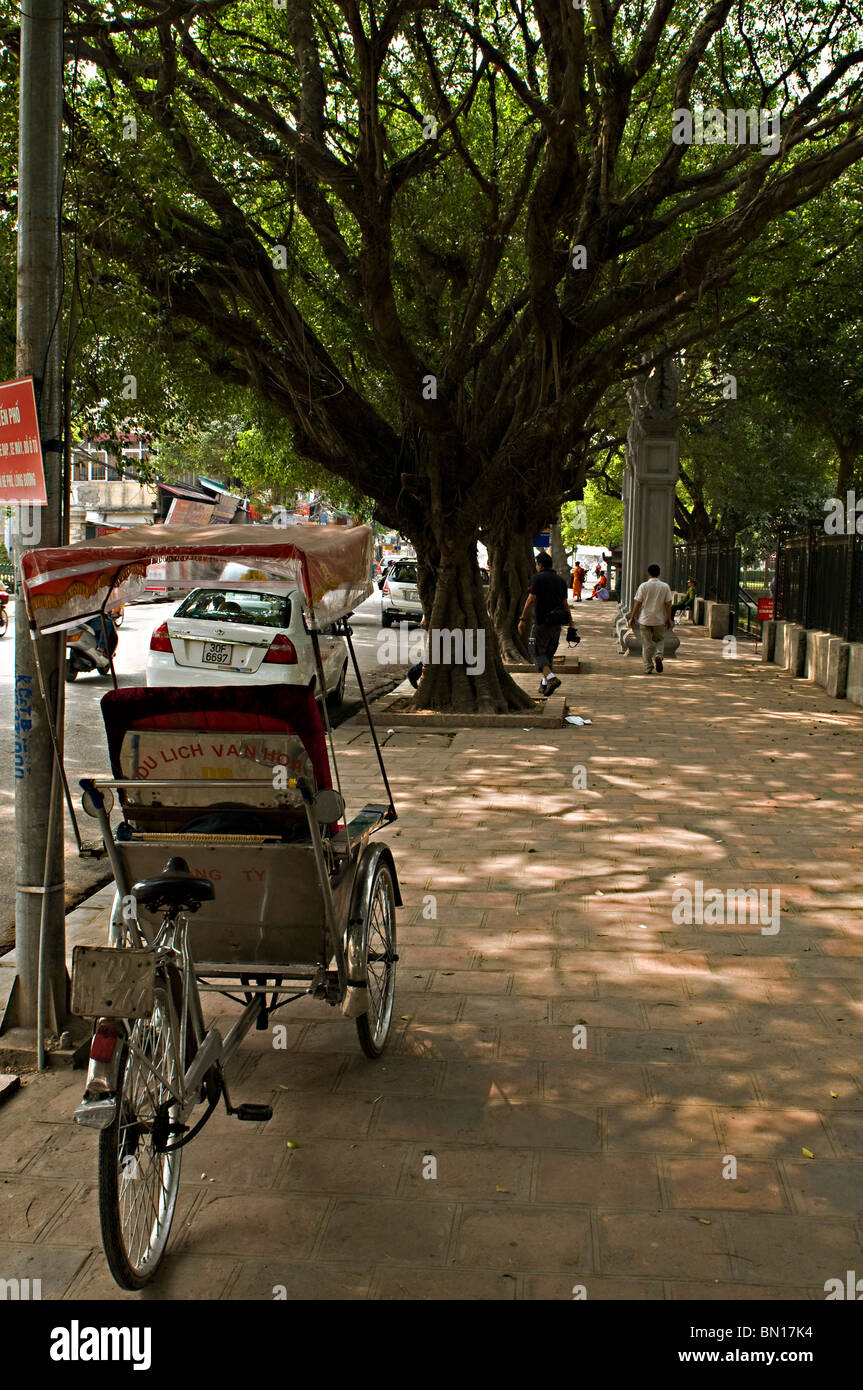 Side of rickshaw hi-res stock photography and images - Alamy