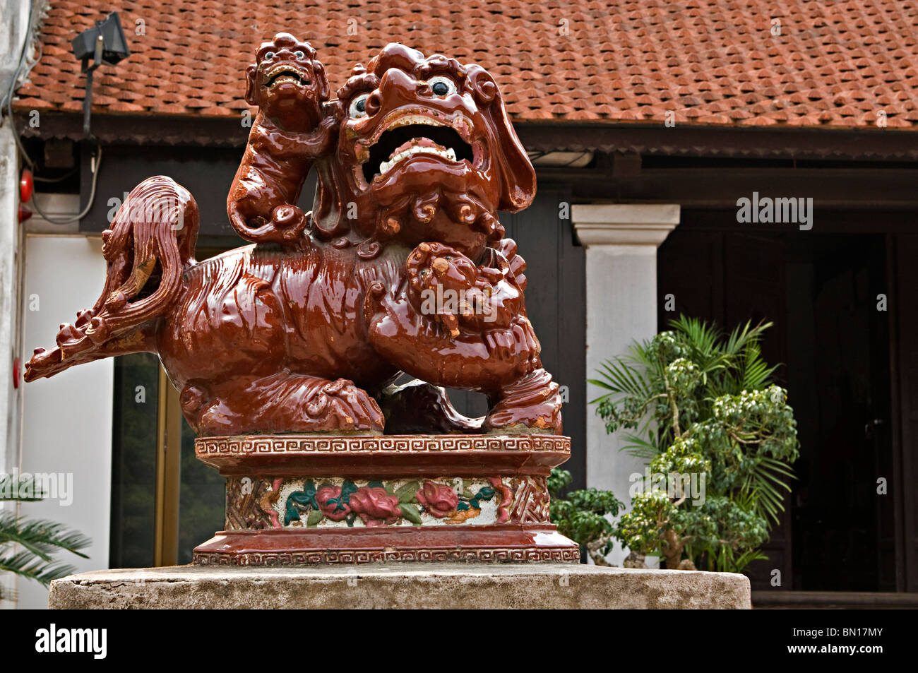 Van mieu temple hi-res stock photography and images - Alamy