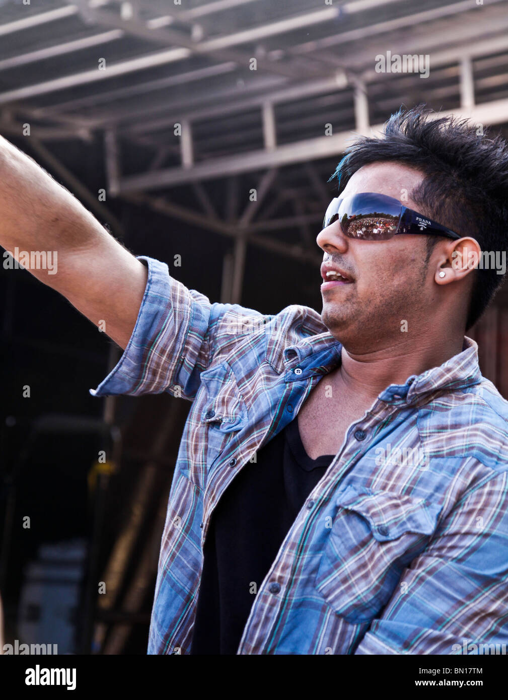 Popular English/British Bhangra singer, Jaz Dhami, at Glasgow Mela 2010 ...