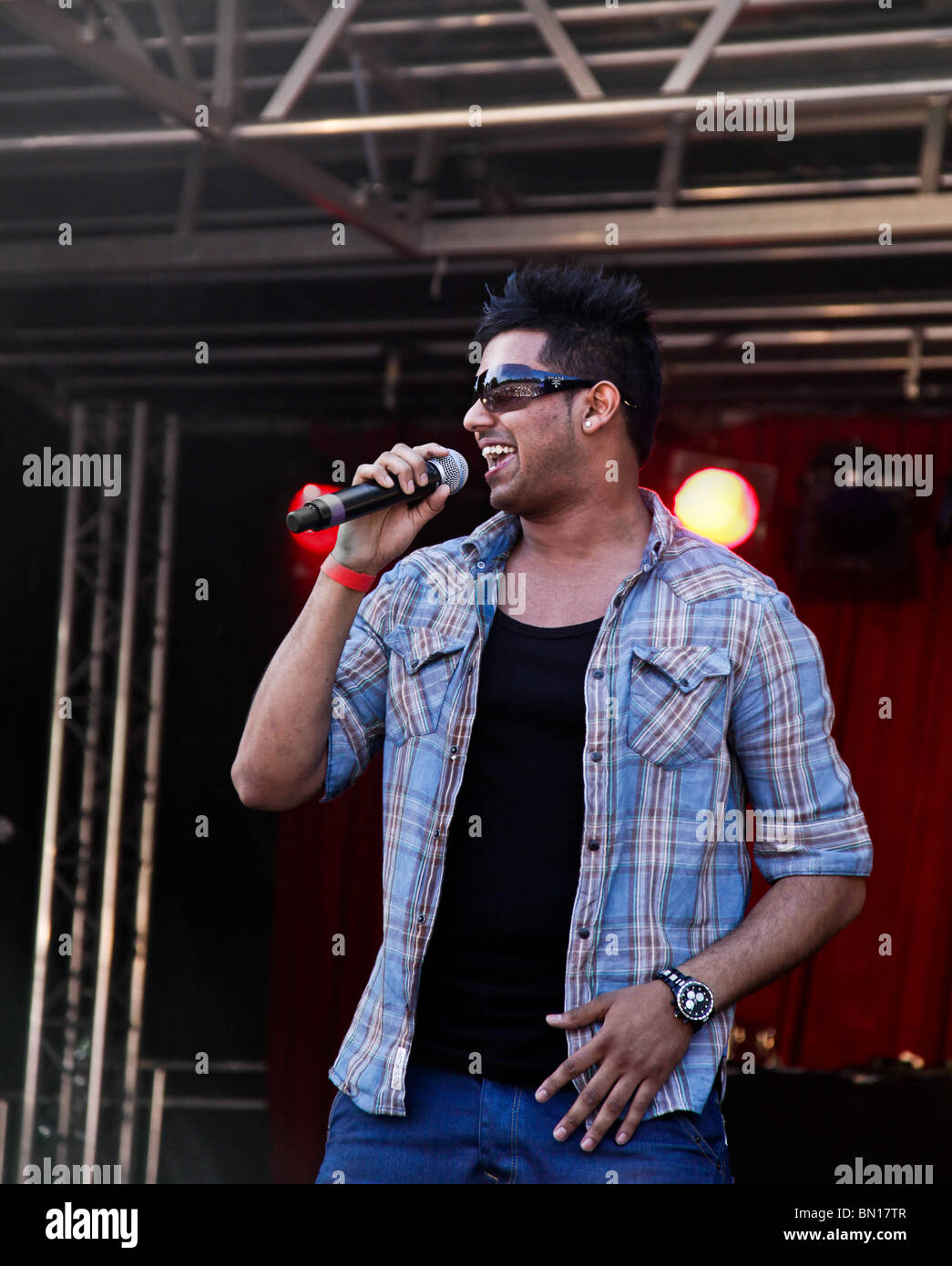 Popular new British Bhangra singer, Jaz Dhami, at the Glasgow Mela 2010 ...