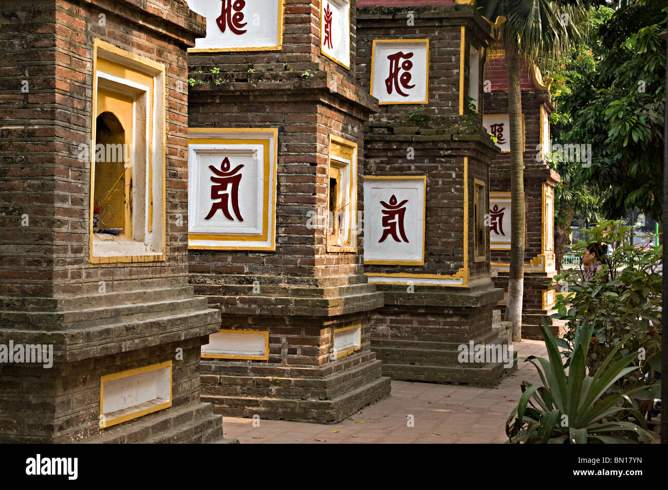 Pagoda tower gate hi-res stock photography and images - Alamy