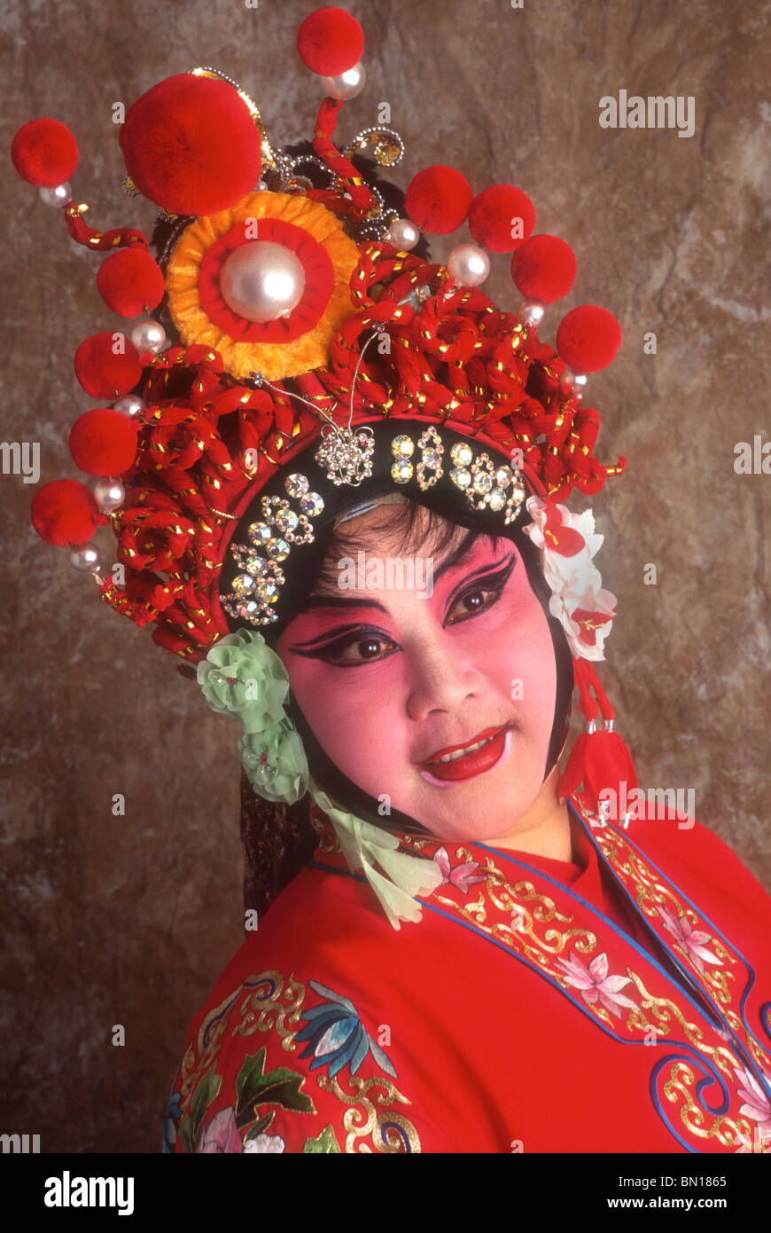 Asian opera performers Stock Photo - Alamy