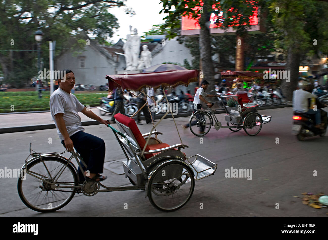 Rickshaw in the Old quarters of Hanoi at night Stock Photo - Alamy