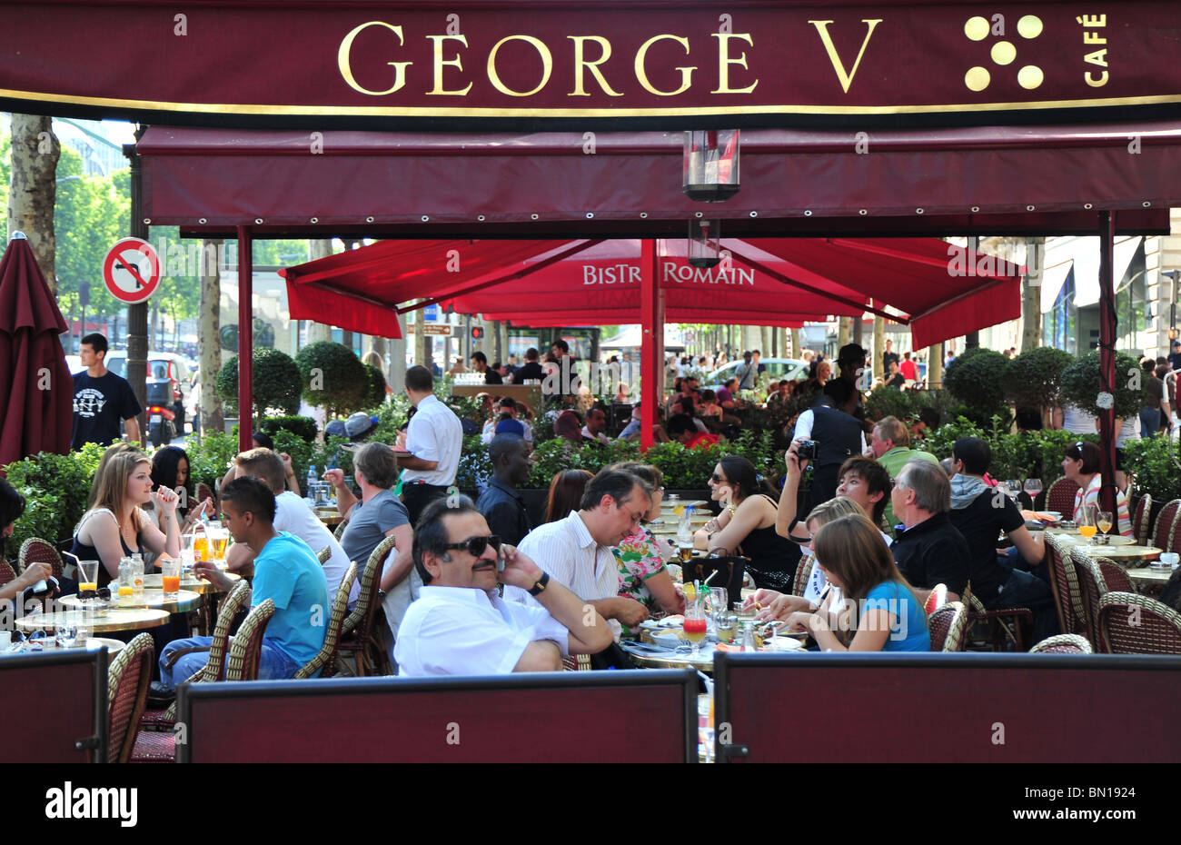 Cafe george v hi-res stock photography and images - Alamy