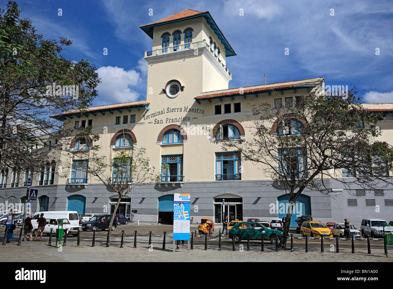 Old customs house building hi-res stock photography and images - Alamy