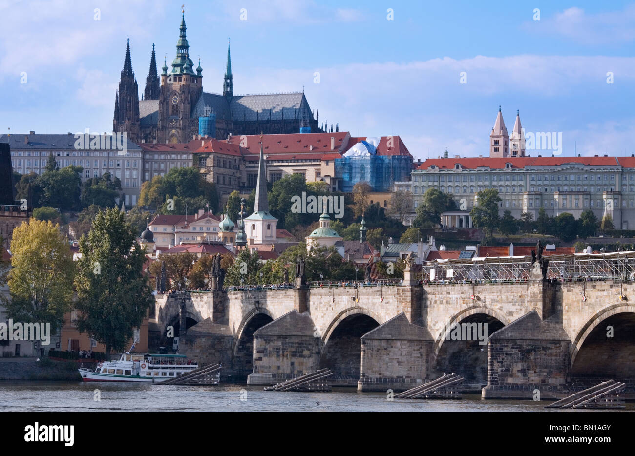Charles bridge and prague and boat hi-res stock photography and images ...