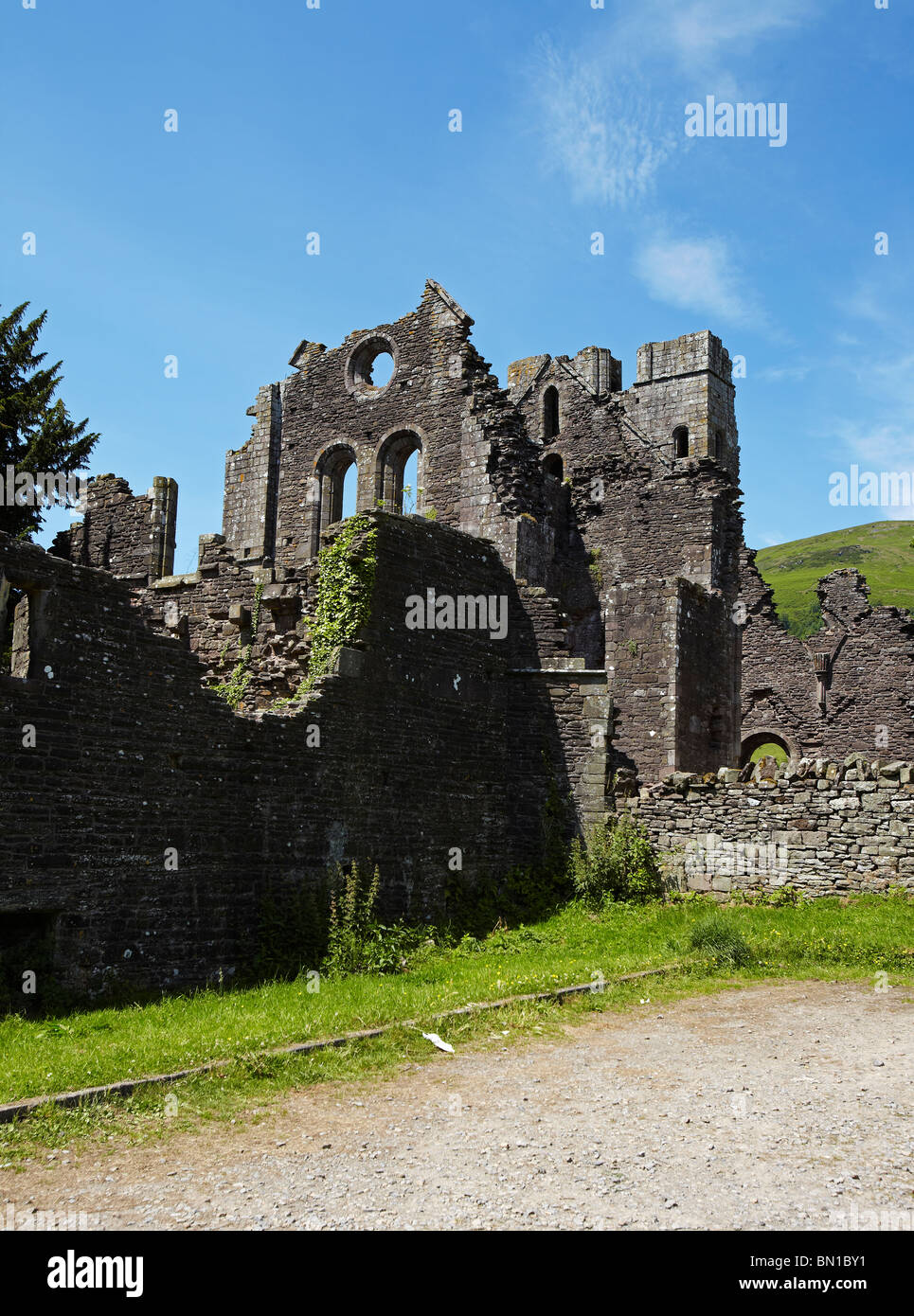 Llanthony abbey hi-res stock photography and images - Alamy