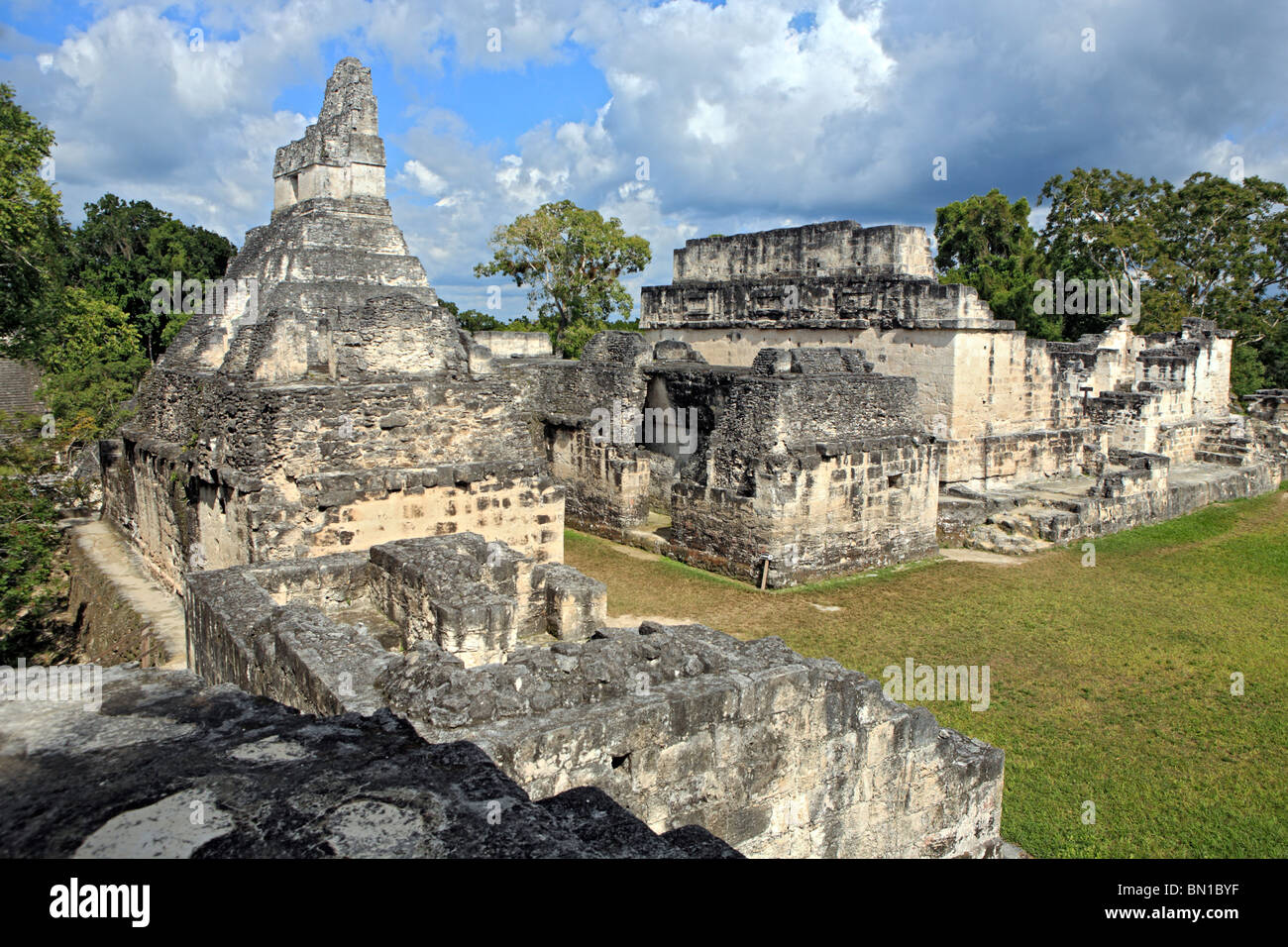 Tikal central acropolis hi-res stock photography and images - Alamy
